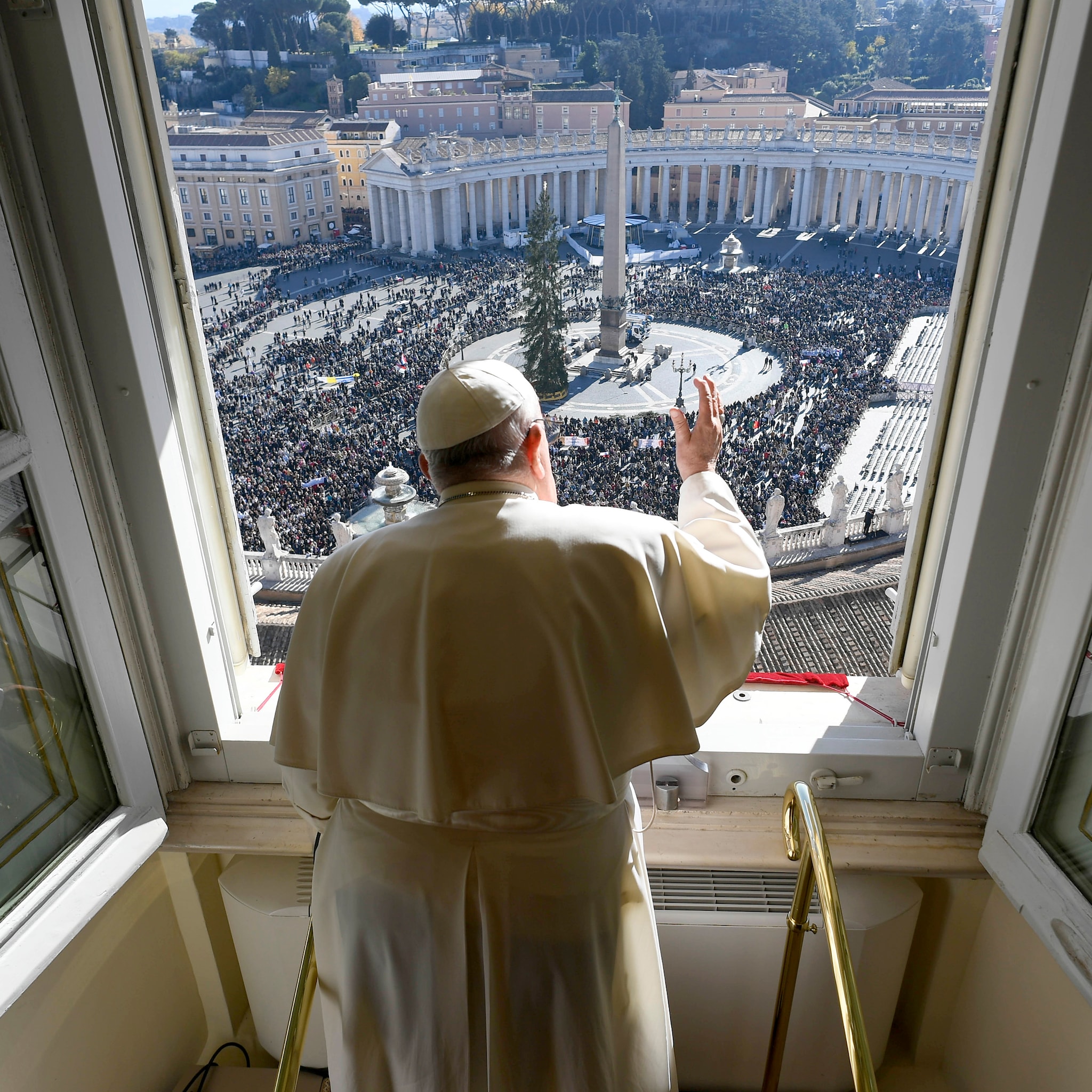 Witte rook boven het Vaticaan: dít is de nieuwe paus