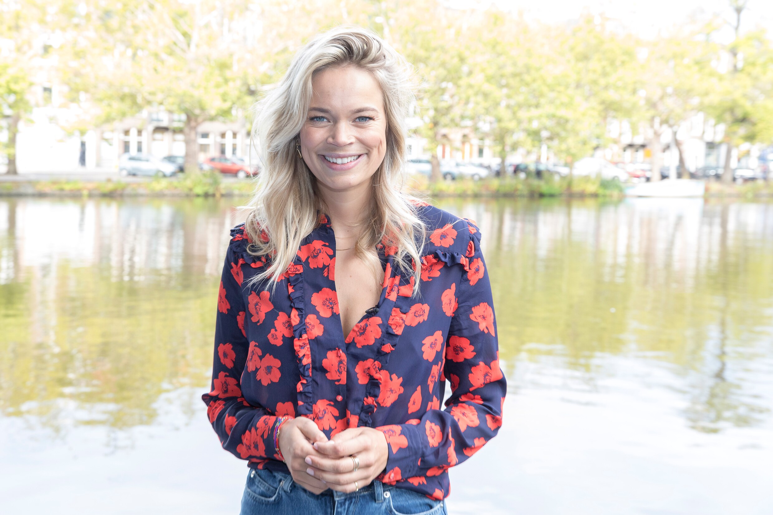 Jet van Nieuwkerk vertelt over de bevalling van haar (héél grote) baby ...