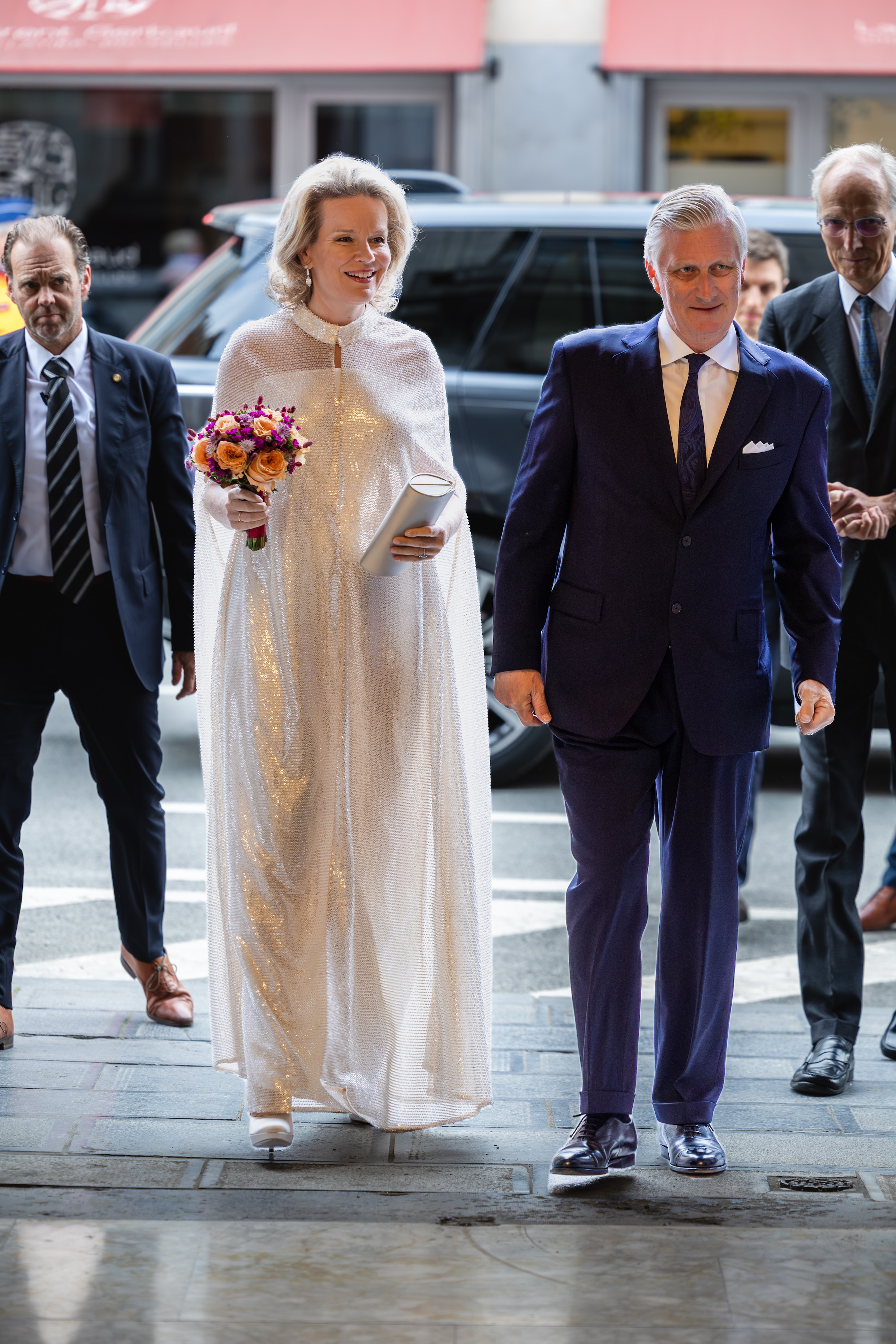 Koningin Mathilde van België laat zien hoe royal glamour eruitziet | Libelle