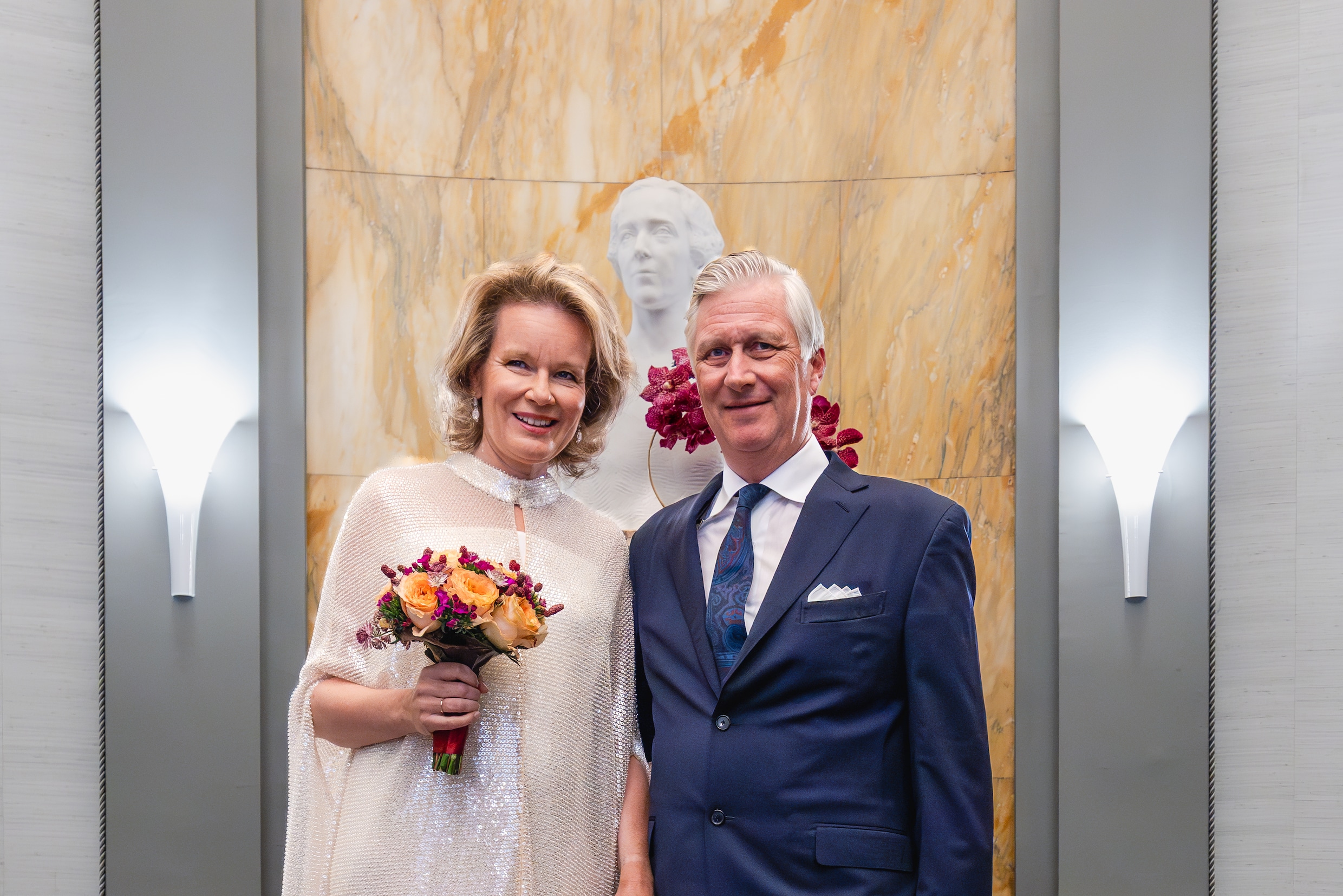Koningin Mathilde van België laat zien hoe royal glamour eruitziet ...