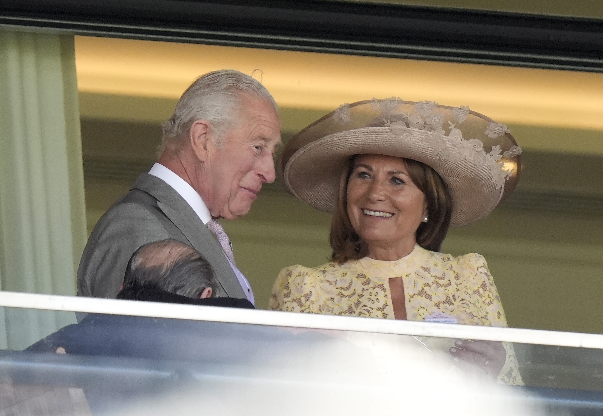 Prinses Catherine skipt Ascot en stuurt haar moeder, Carole Middleton ...