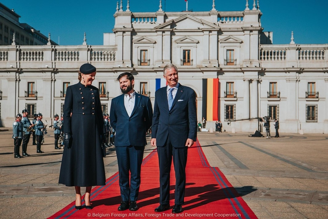 Koningin Mathilde van België: een royal modeshow in Chili met een missertje