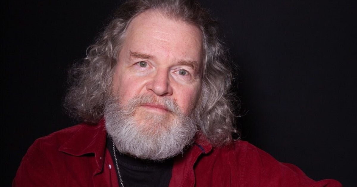 Zanger en stemacteur Edward Reekers (68) is ongeneeslijk ziek | Libelle