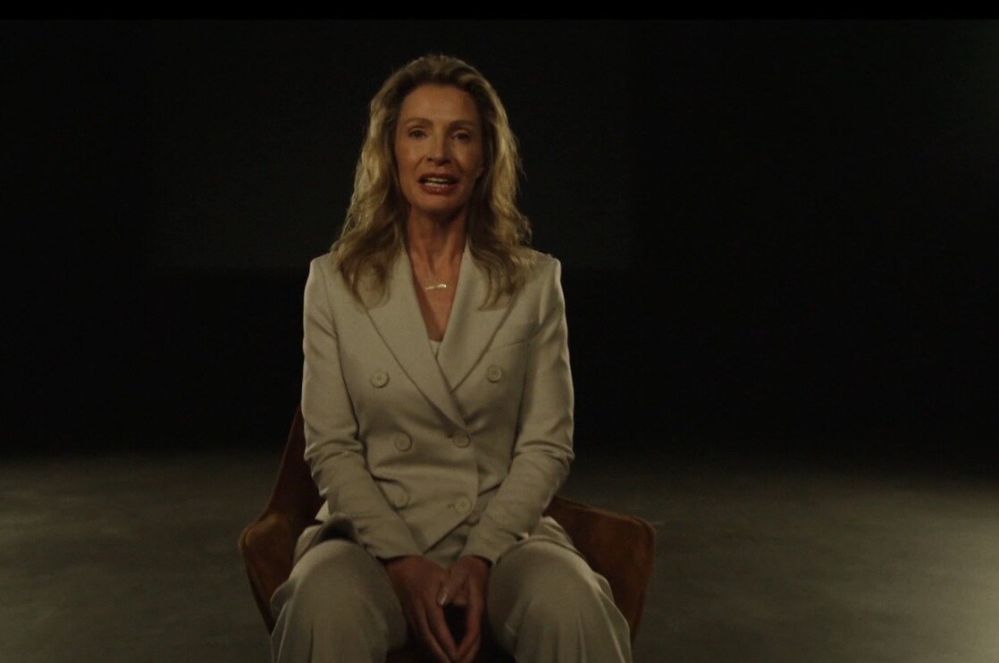 Astrid Holleeder voor het eerst in 10 jaar herkenbaar op tv: “Ik laat ...