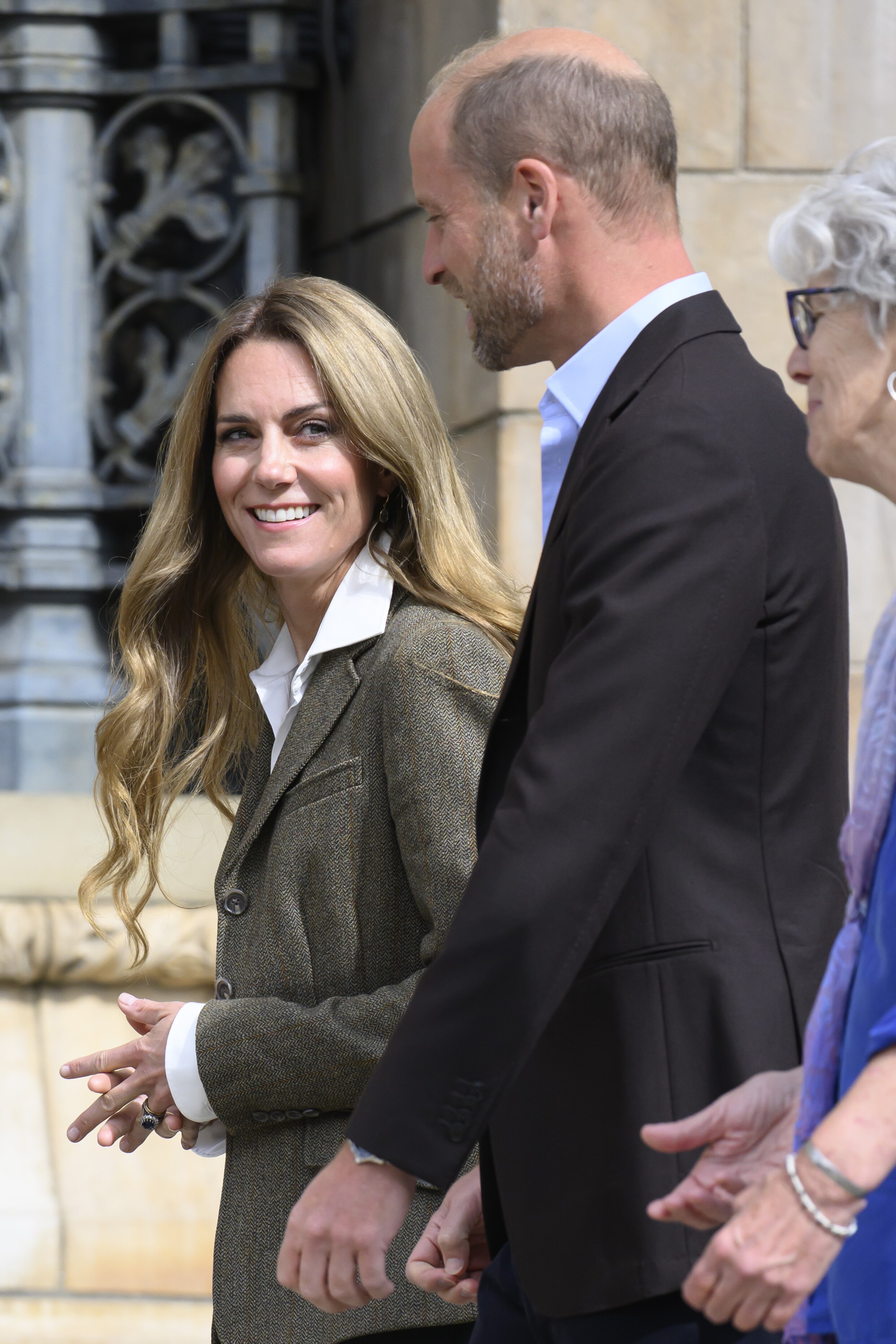 Prinses Catherine maakt indruk: herfstige outfit én opvallend blond ...