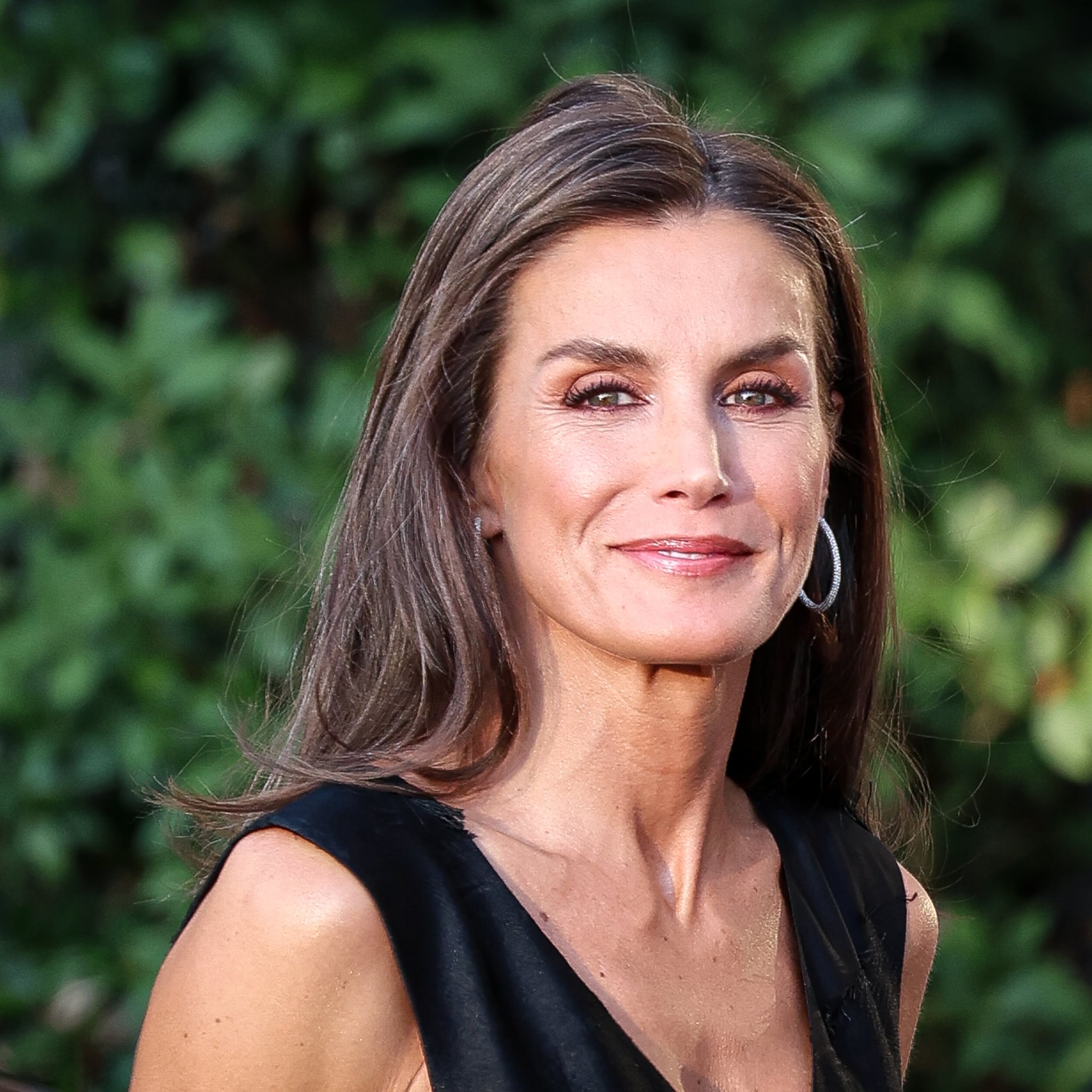 Koningin Letizia neemt revanche in Luxor: ditmaal is ze zichtbaar