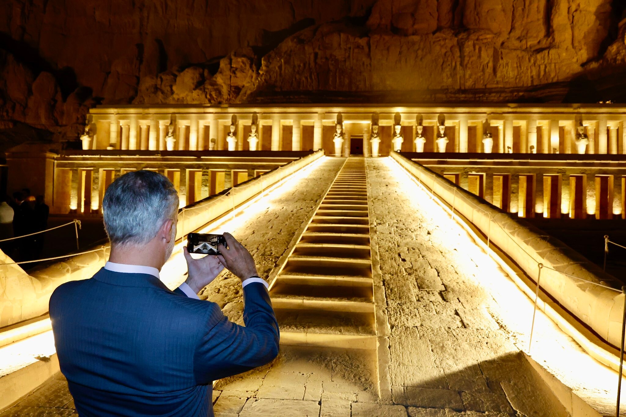 Koningin Letizia neemt revanche in Luxor: ditmaal is ze zichtbaar | Libelle