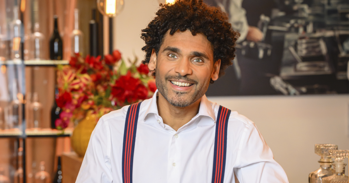 Dít is de partner van de nieuwe First dates-barman | Libelle