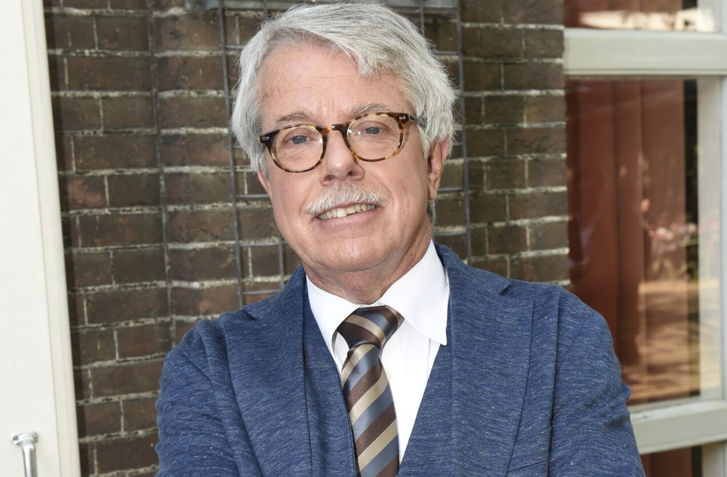 Kijkers lachen zich rot om burenruzie in ‘Mr. Frank Visser’: ‘Schaterlachend voor de tv’ | Libelle