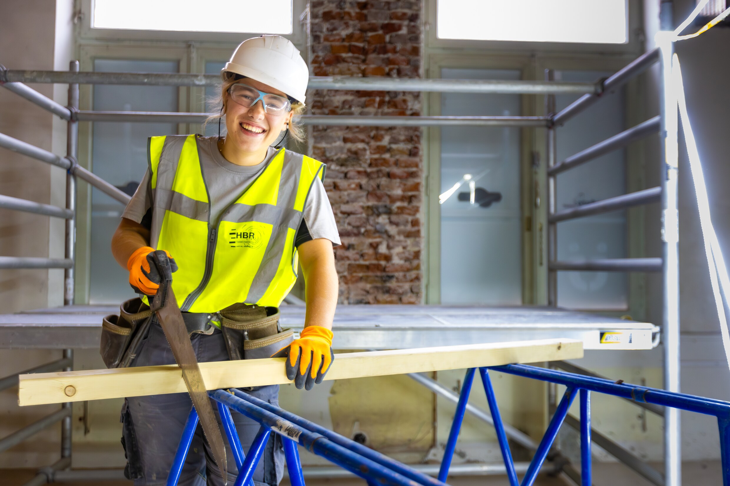 Dít is waarom 'timmerman' Laura (17) kiest voor werken in de bouw | Libelle