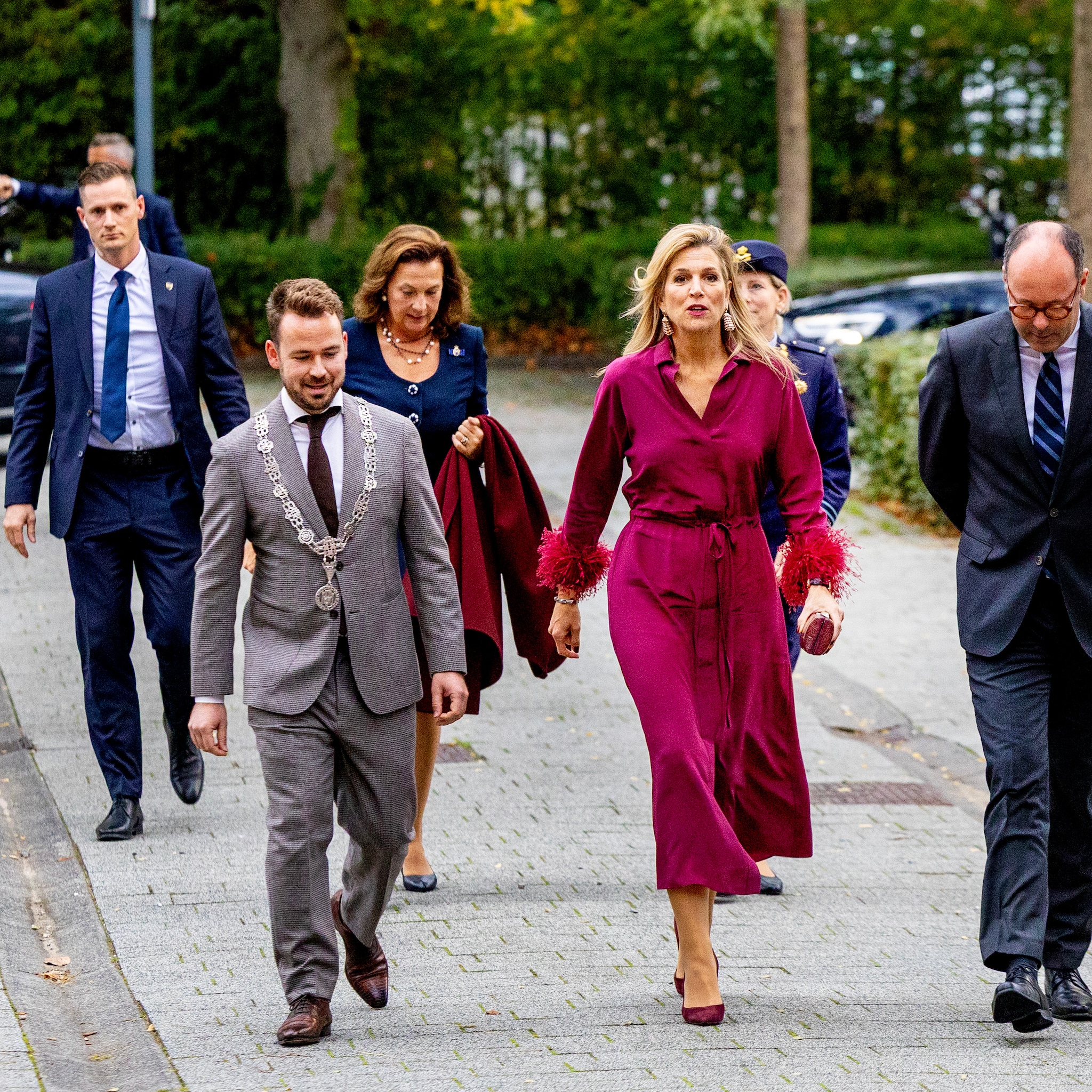 Koningin Máxima en prinses Ariane juichen voor de Oranjevrouwen