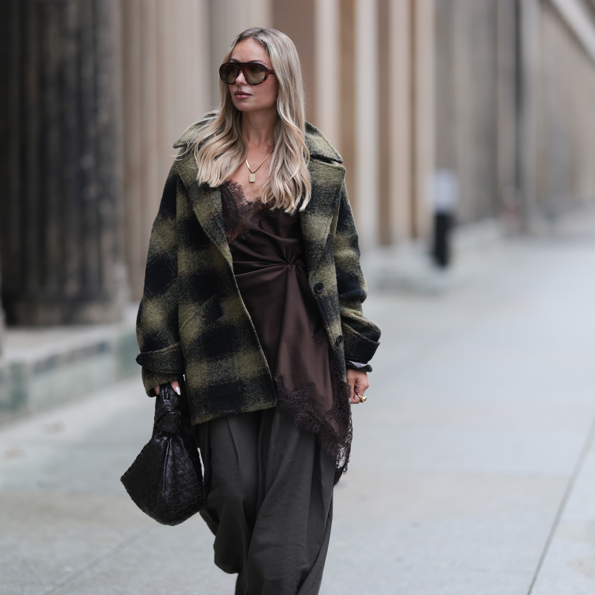 Je kunt nu meer dan honderd creaties van Iris van Herpen zien, gewoon ...