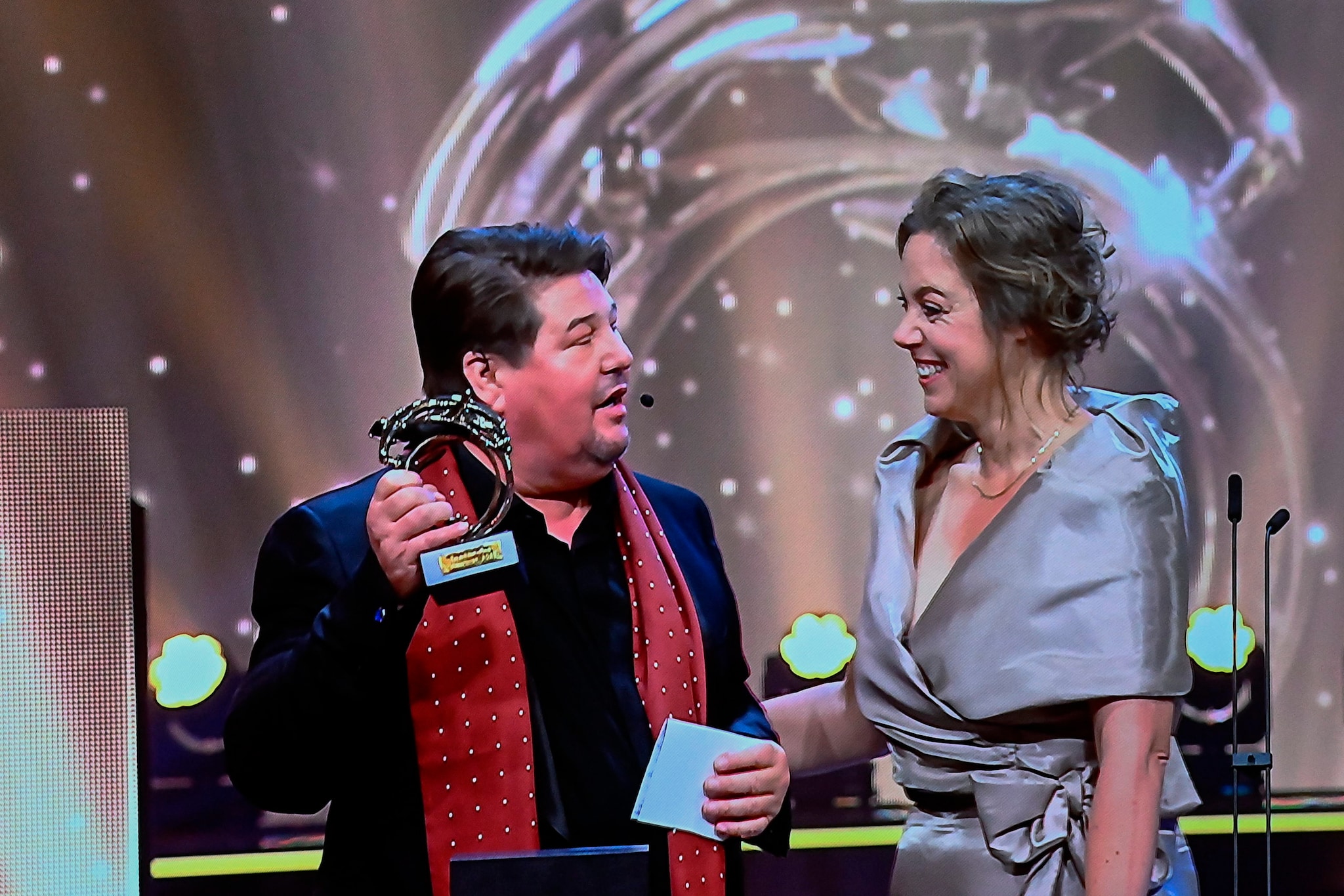 Ongeneeslijke zieke Martijn Krabbé wint de Gouden Televizier-ring ...