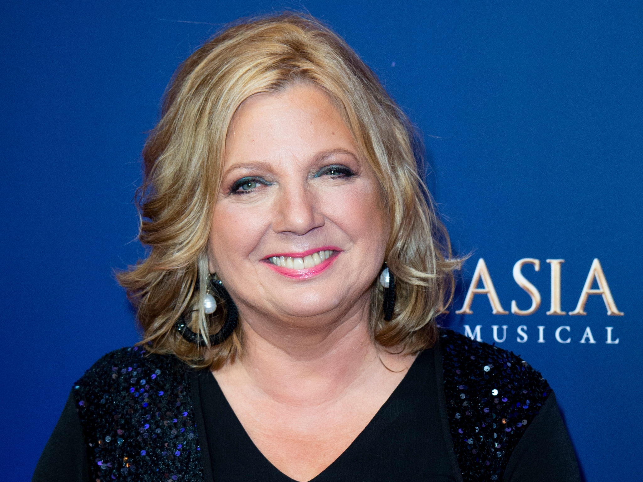 Eerbetoon aan Loretta Schrijver bij ‘The Masked Singer’