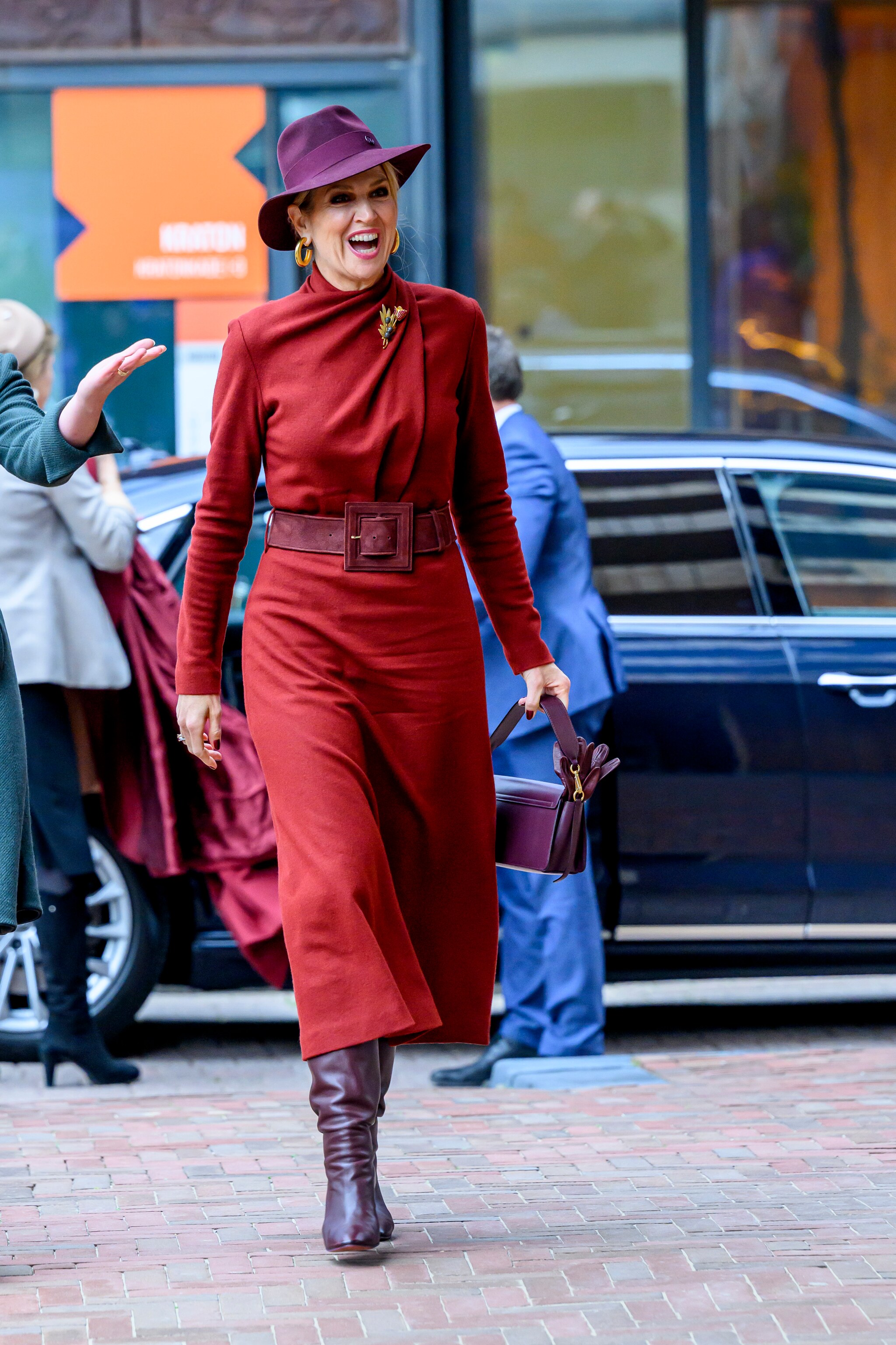 Gewaagd en geslaagd: koningin Máxima in spicy rood met purper