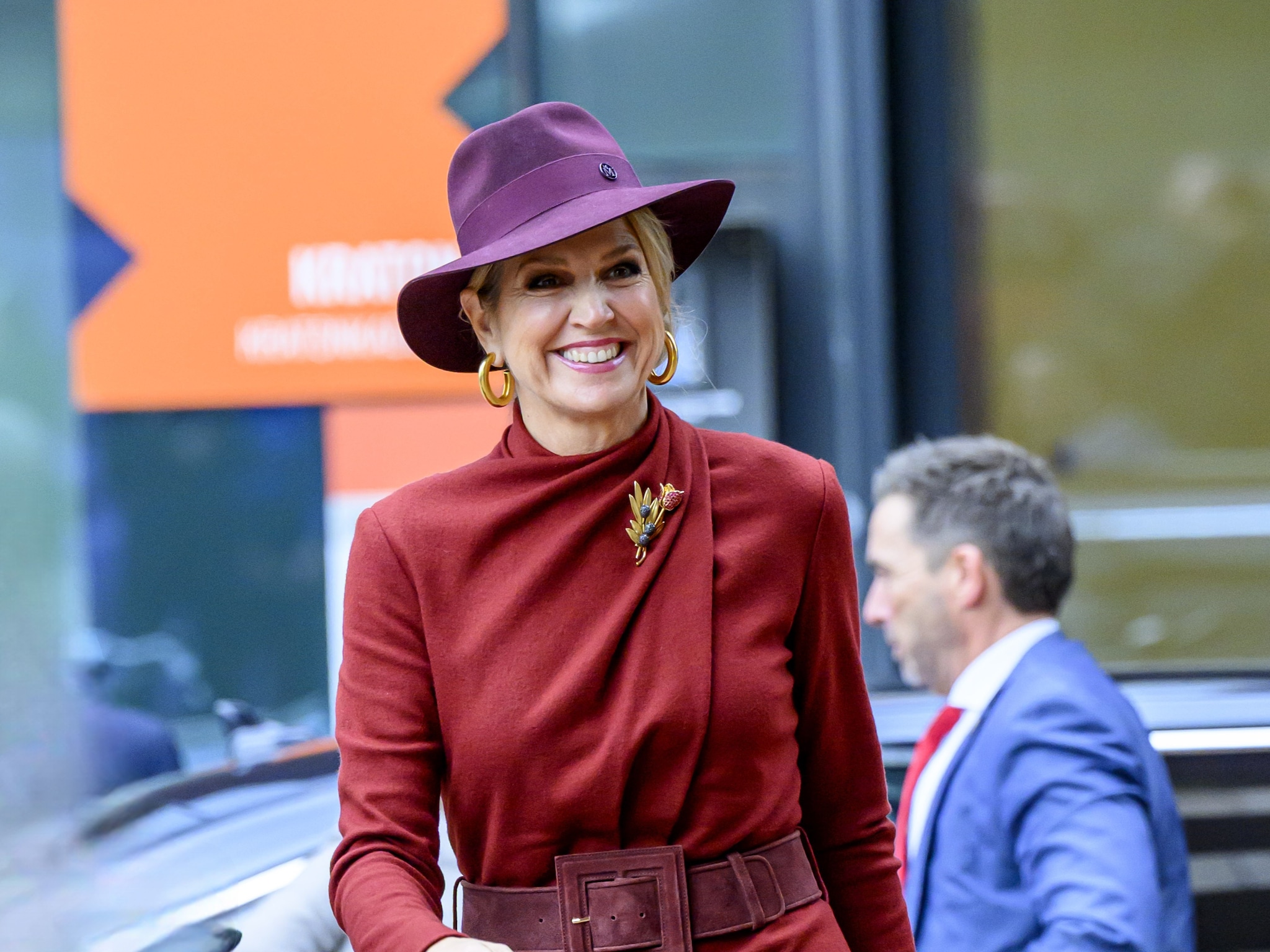 Gewaagd en geslaagd: koningin Máxima in spicy rood met purper