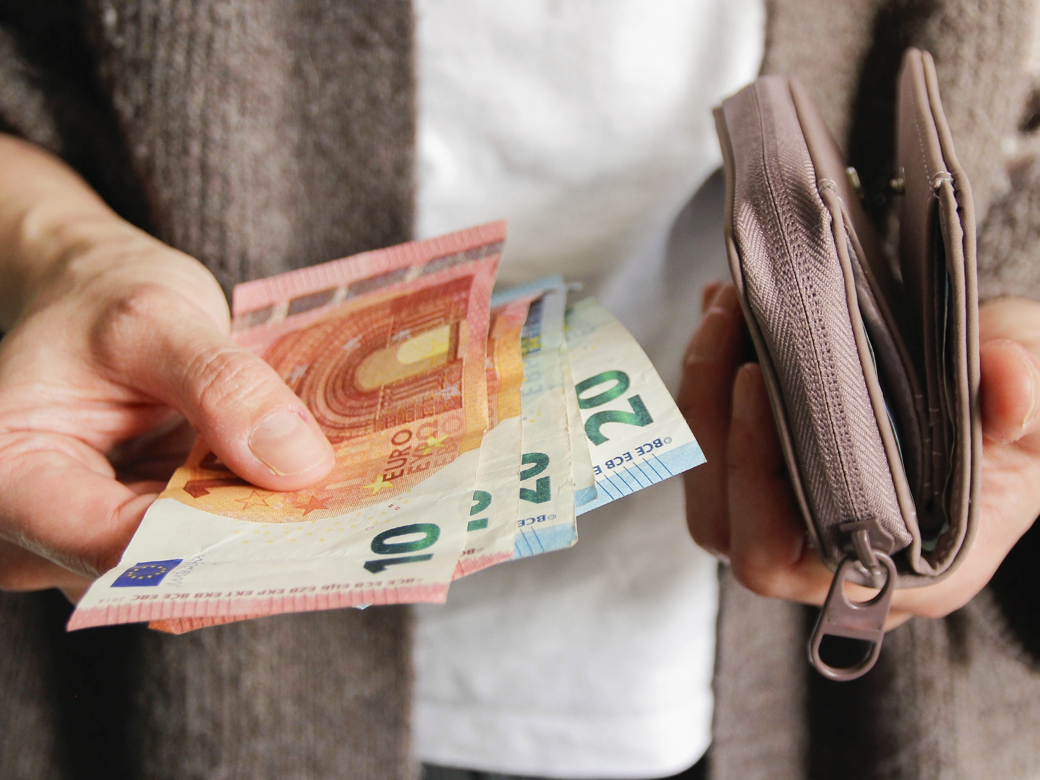 Dít zijn de betaaldata voor je AOW (en vakantiegeld) in 2026