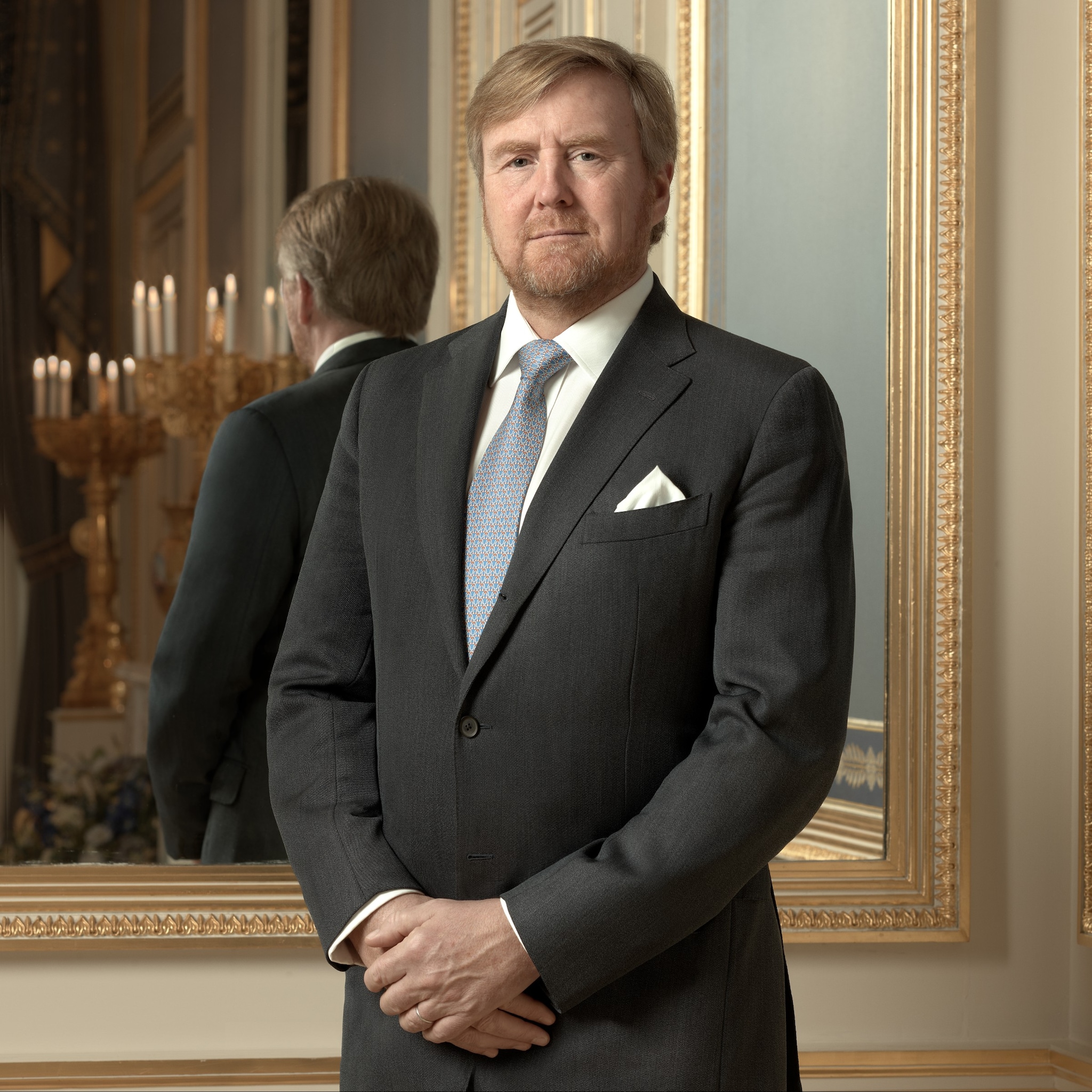 De laatste look van het werkjaar van koningin Máxima: wit en glamoureus