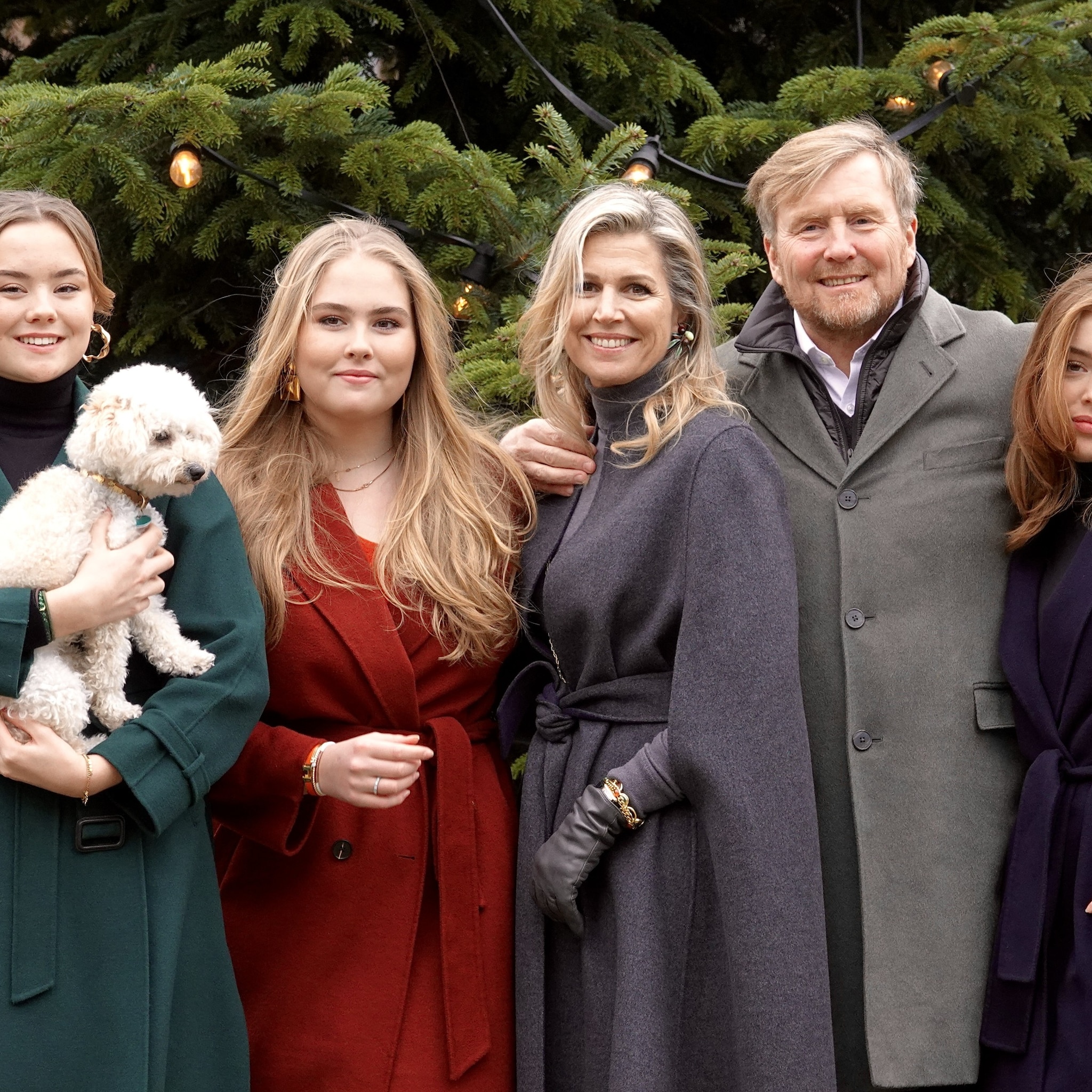 De laatste look van het werkjaar van koningin Máxima: wit en glamoureus