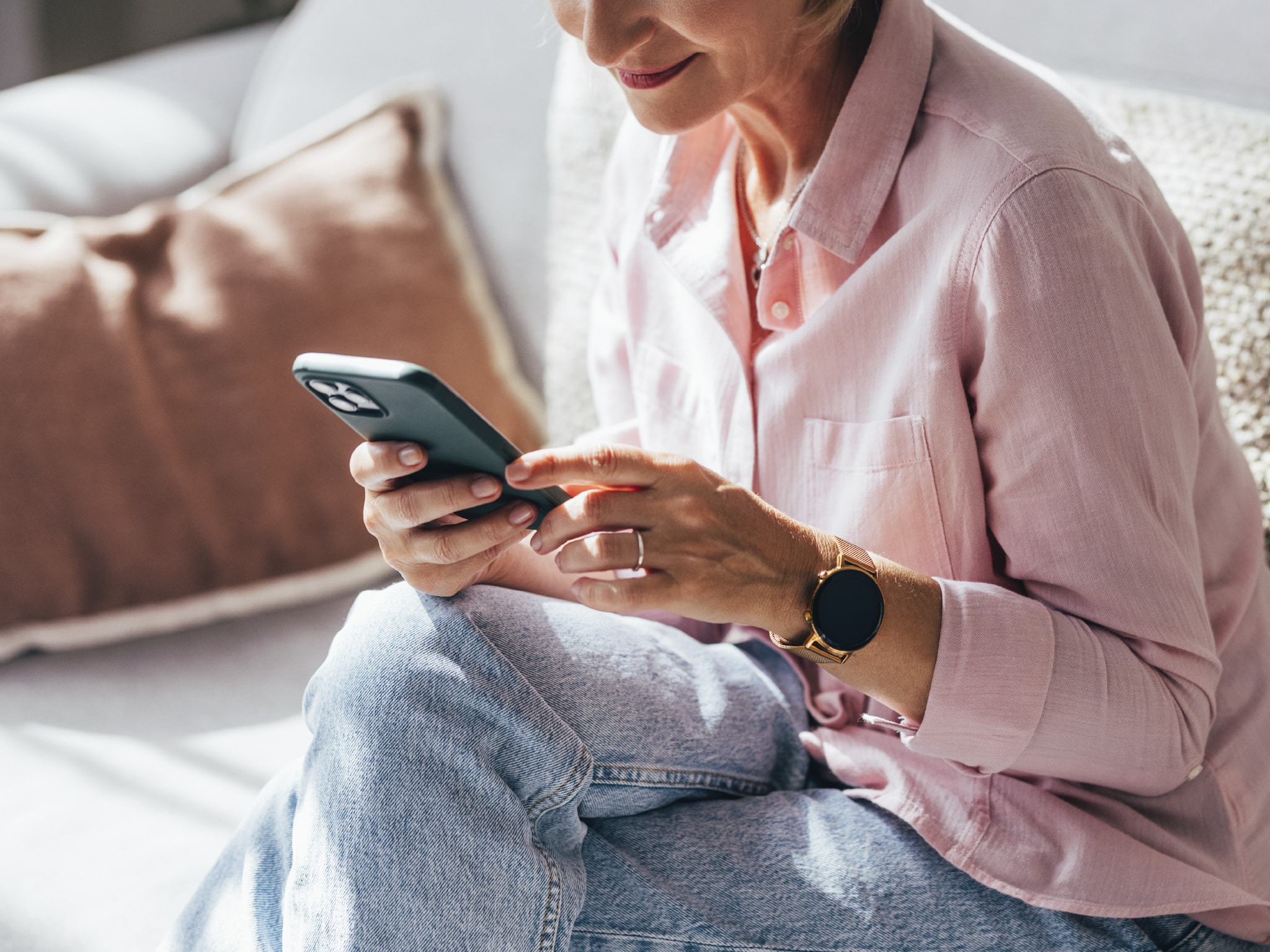Het geldgeheim van Claudia (57): “Ik doe iedere dag mee aan tientallen ...