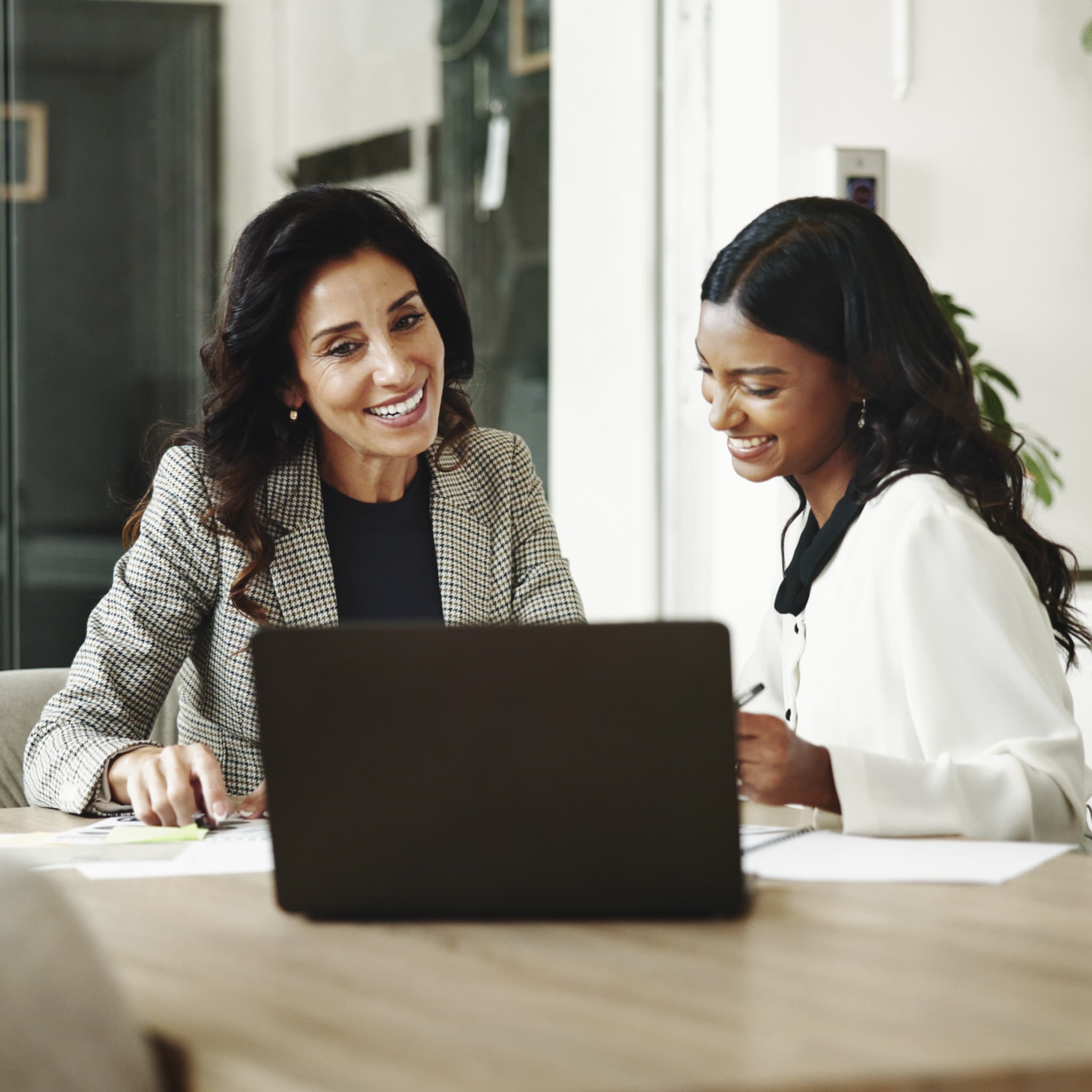 5 tips voor als je oud en nieuw alleen viert: “Een mooie outfit ...