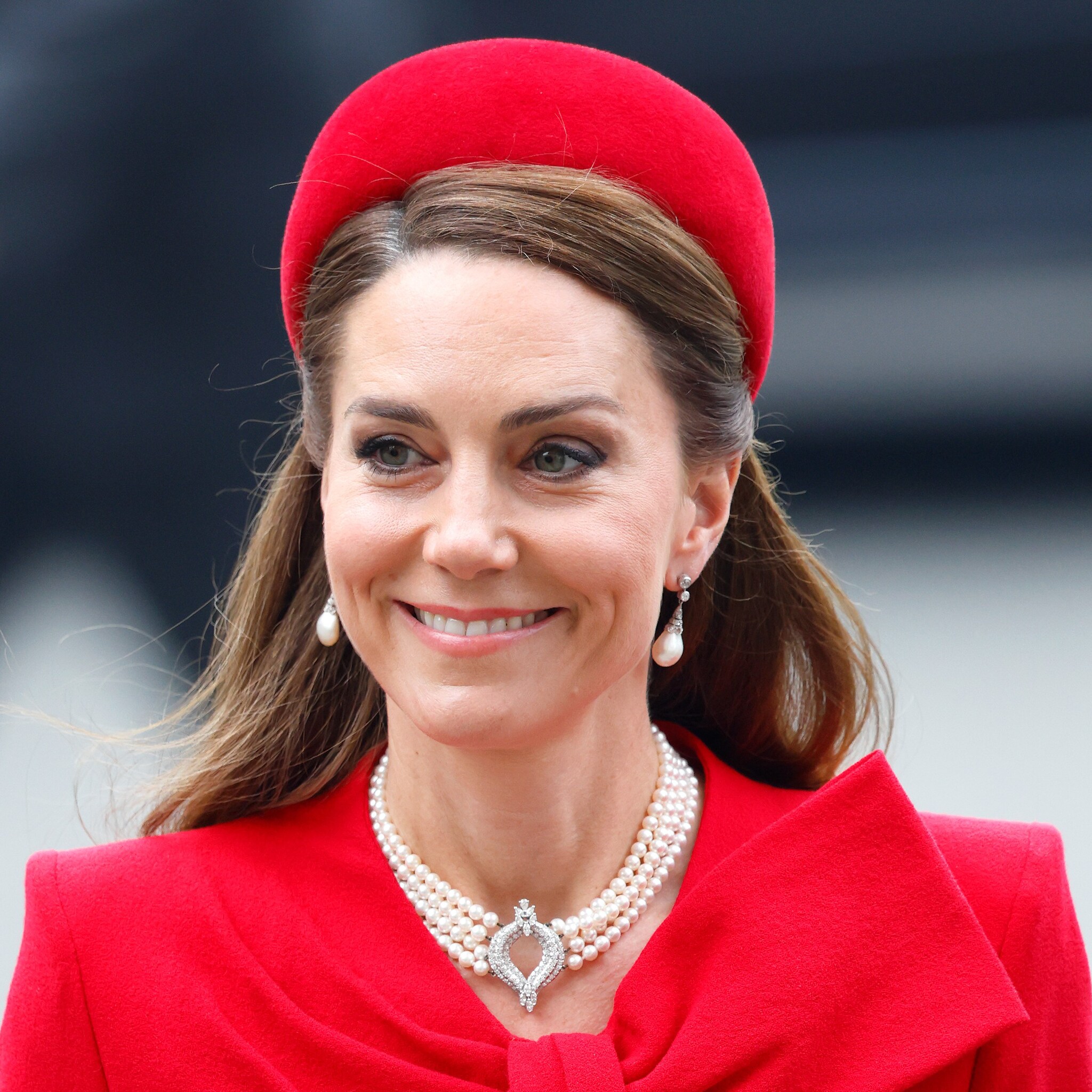 Koningin Máxima in Claes Iversen, prinses Amalia in Jenny Packham: pláátje