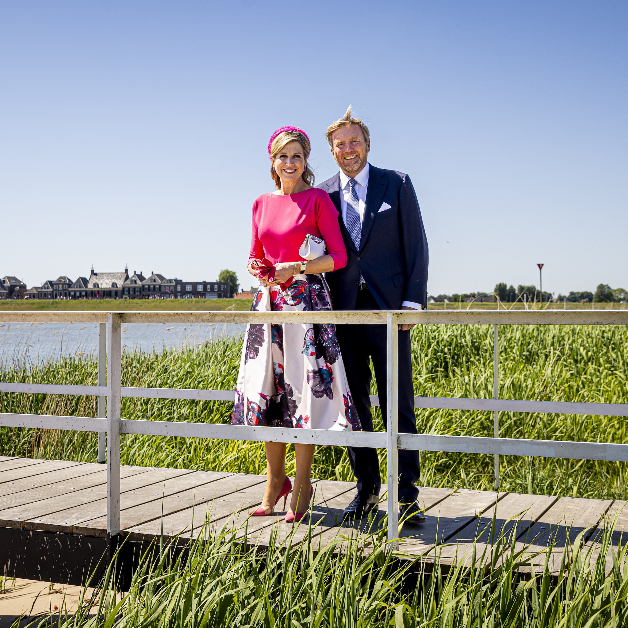 Koningin Máxima in Claes Iversen, prinses Amalia in Jenny Packham: pláátje