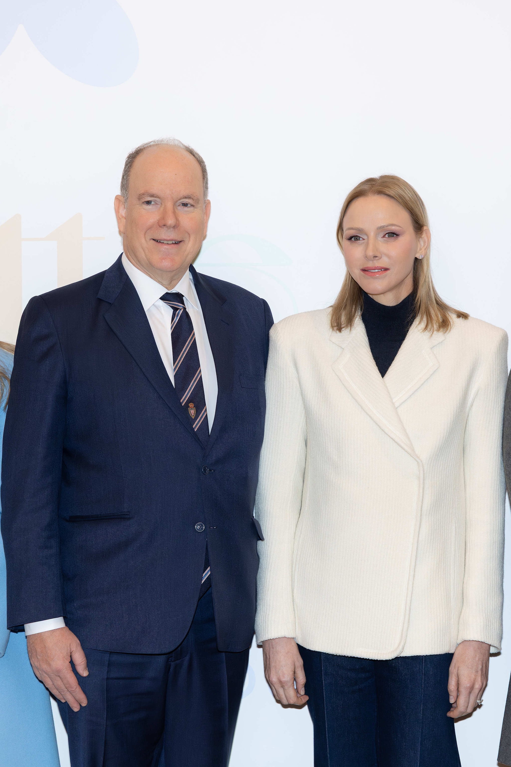 Prinses Charlene van Monaco bij het debuut van haar schattige nichtjes ...