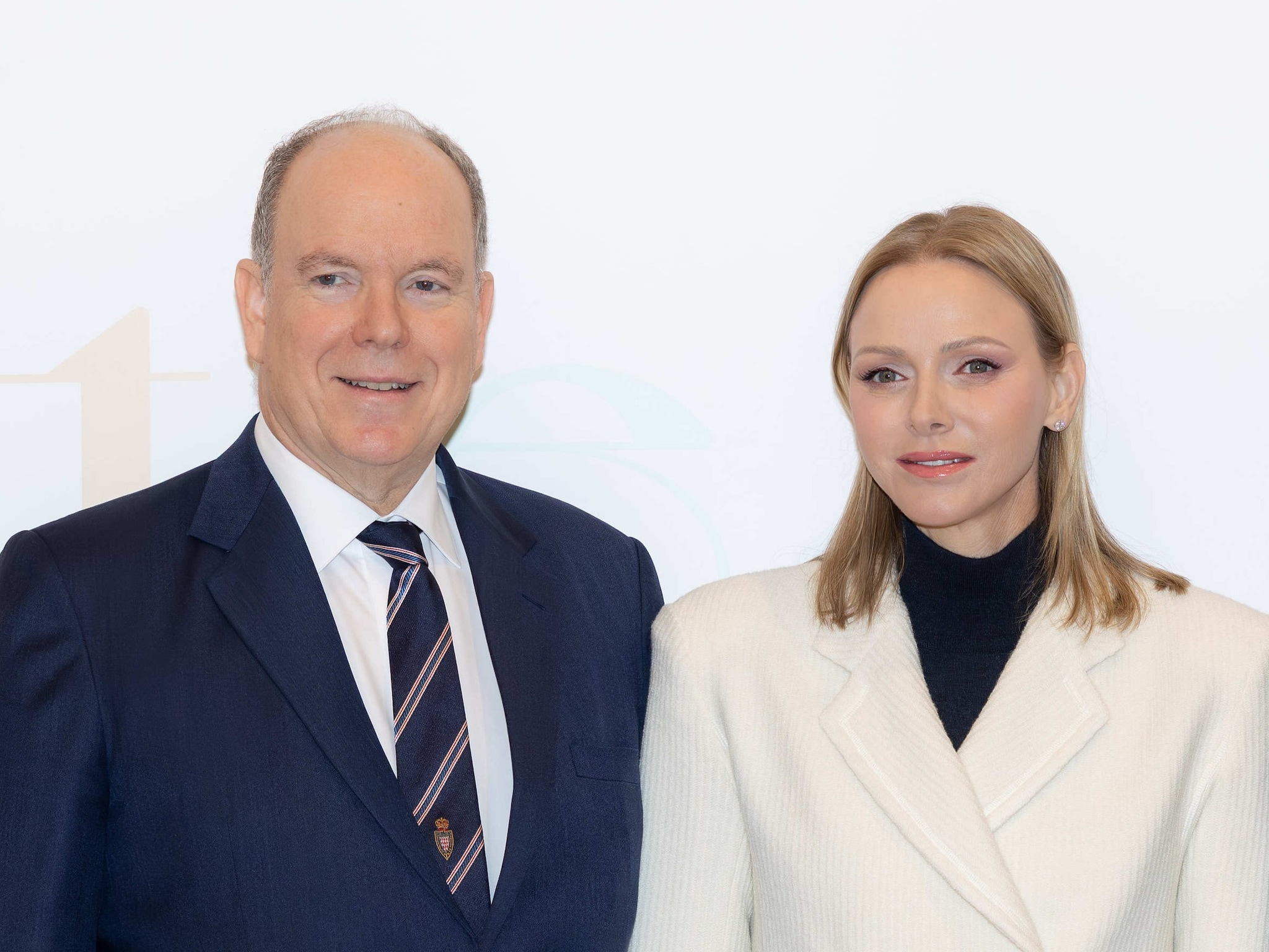 Prinses Charlene van Monaco bij het debuut van haar schattige nichtjes ...