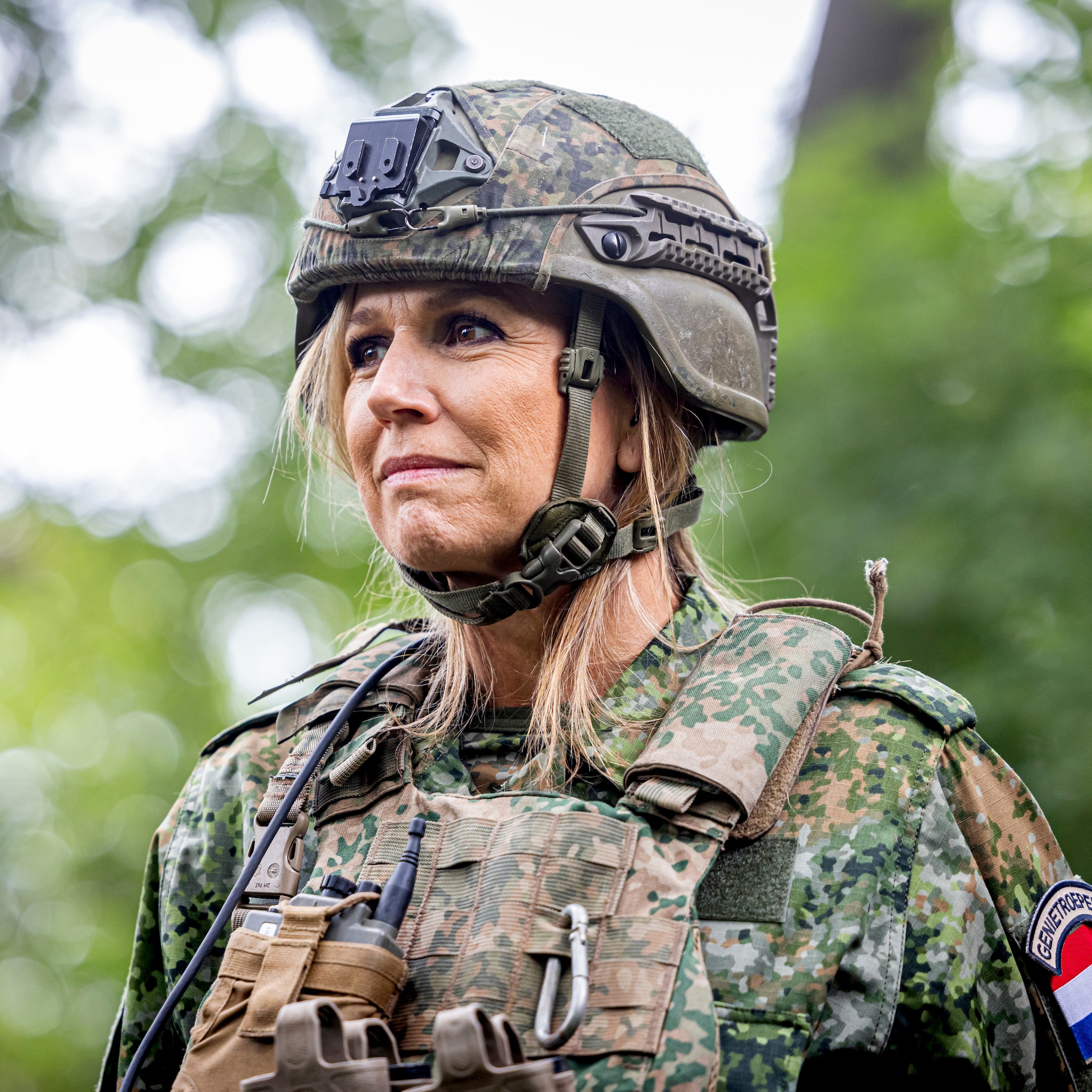 Prinses Amalia begint bij de Luchtmacht (en er is geen fighter jet te ...