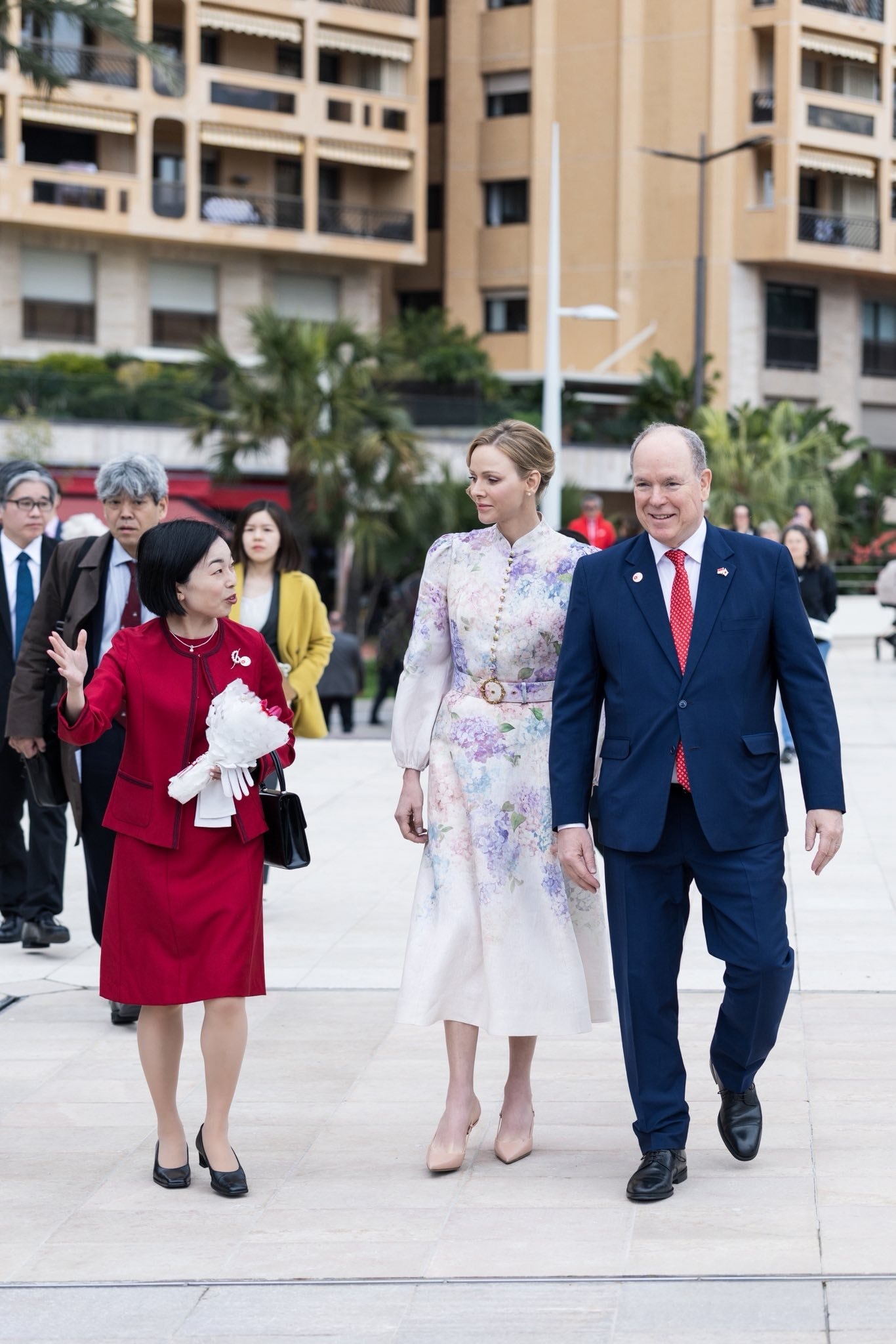 Elegant en zomers: royals zijn dol op dít label als de temperatuur ...