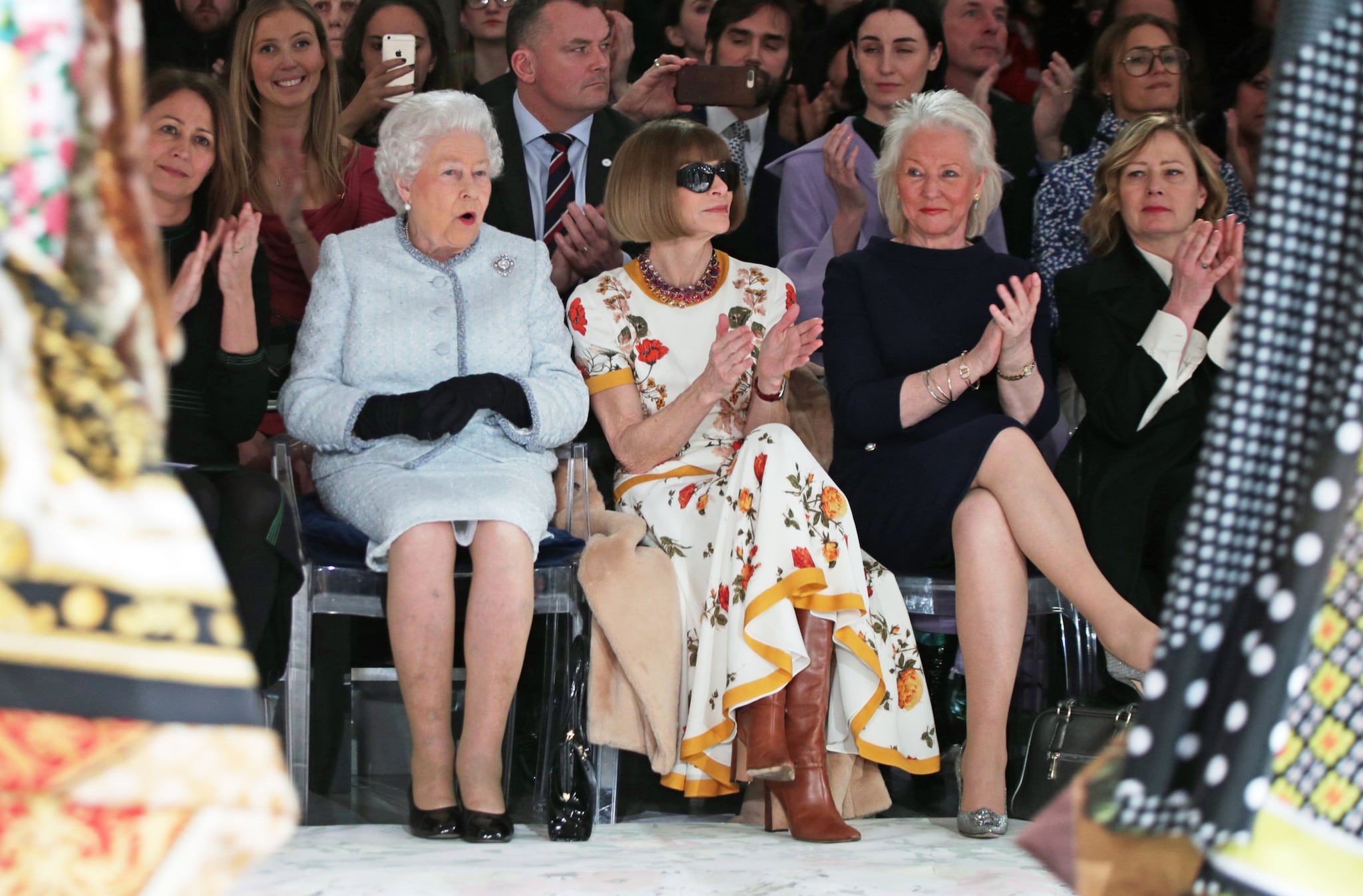 Kamenier Angela Kelly: ‘Koningin Elizabeth zong mee met ‘Dancing Queen ...