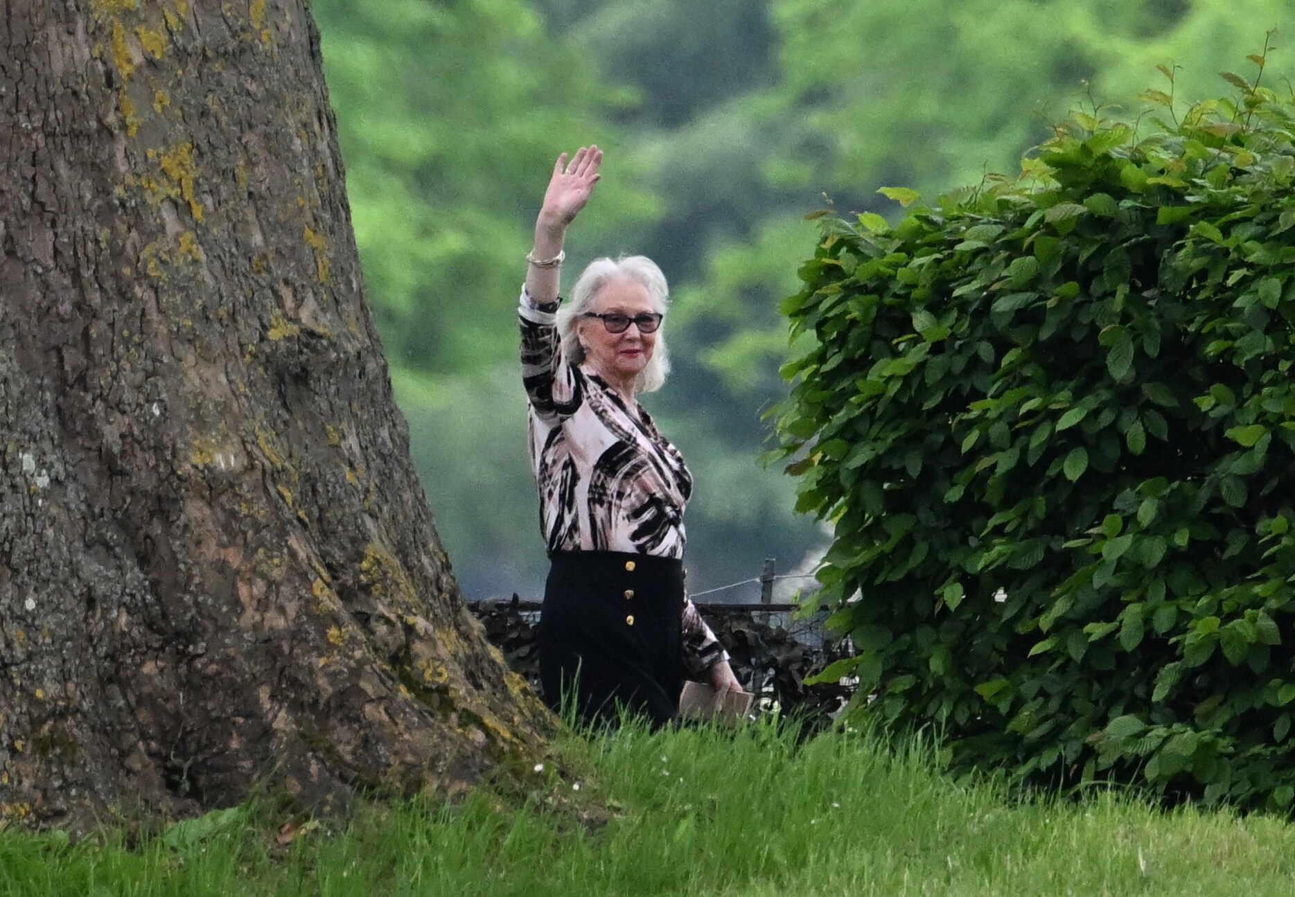 Kamenier Angela Kelly: ‘Koningin Elizabeth zong mee met ‘Dancing Queen ...