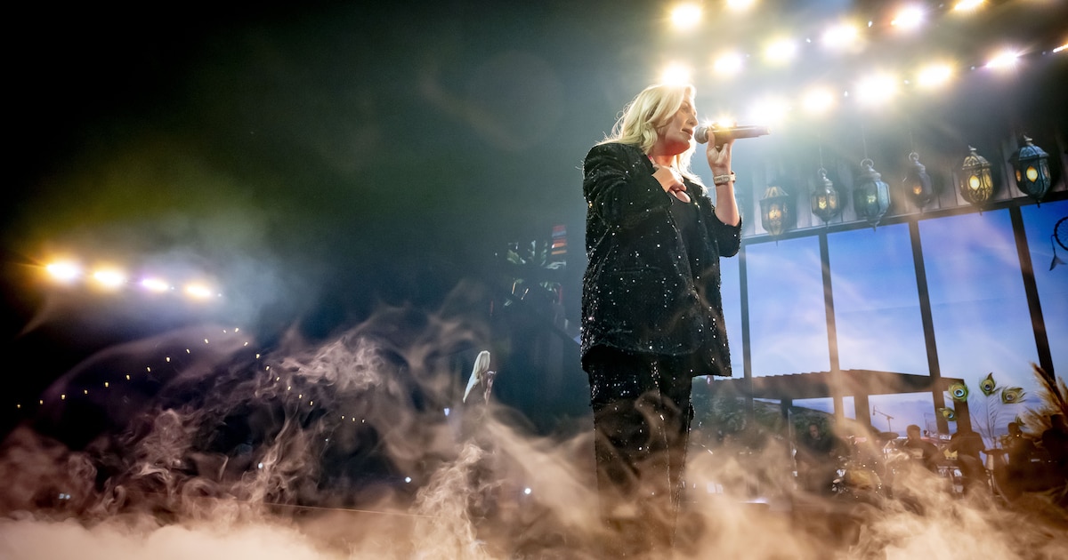 Huwelijksaanzoek tijdens concert van Miss Montreal loopt onverwacht ...