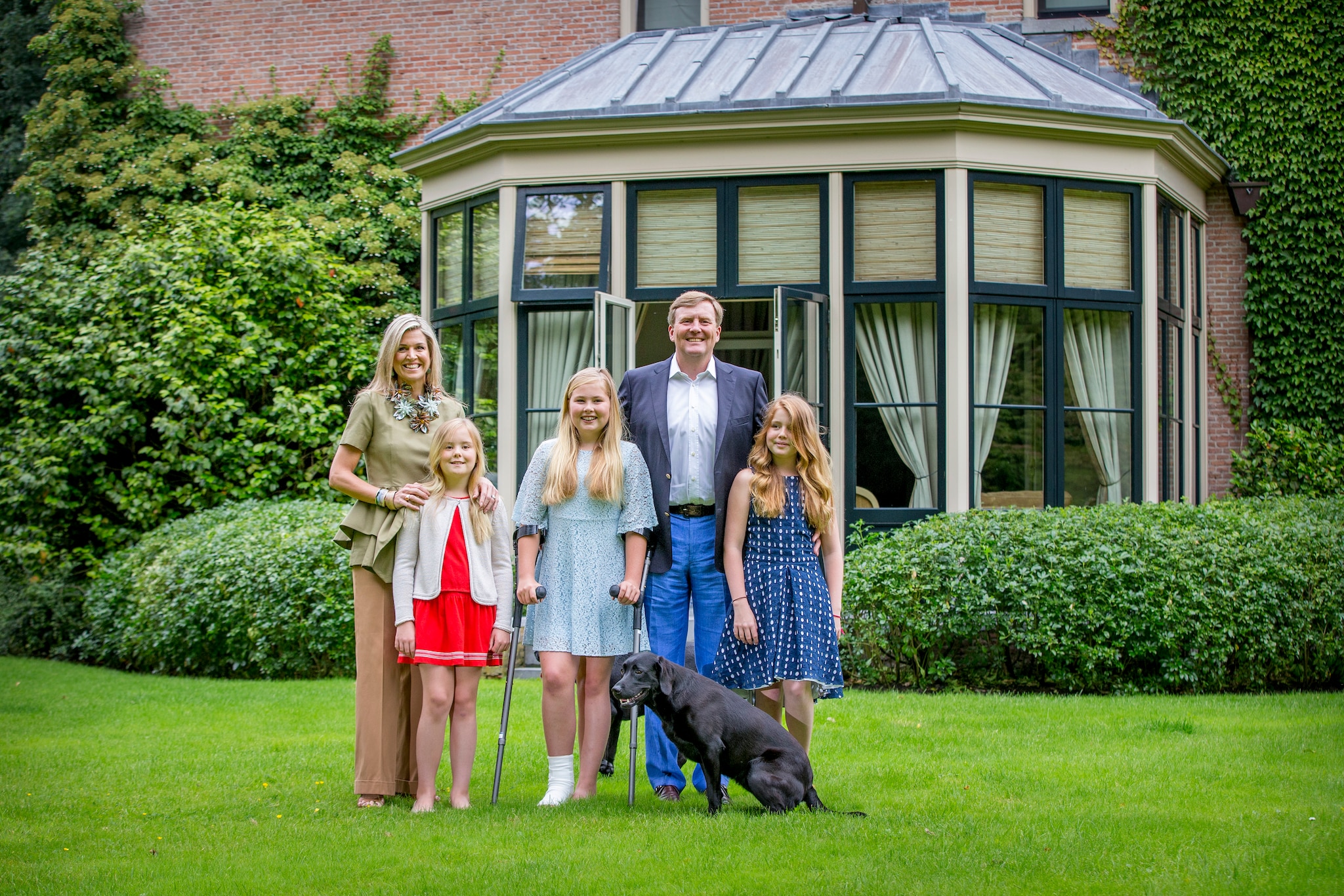 Van gips tot nierbekkenontsteking: de (zeldzame) keren dat koningin ...